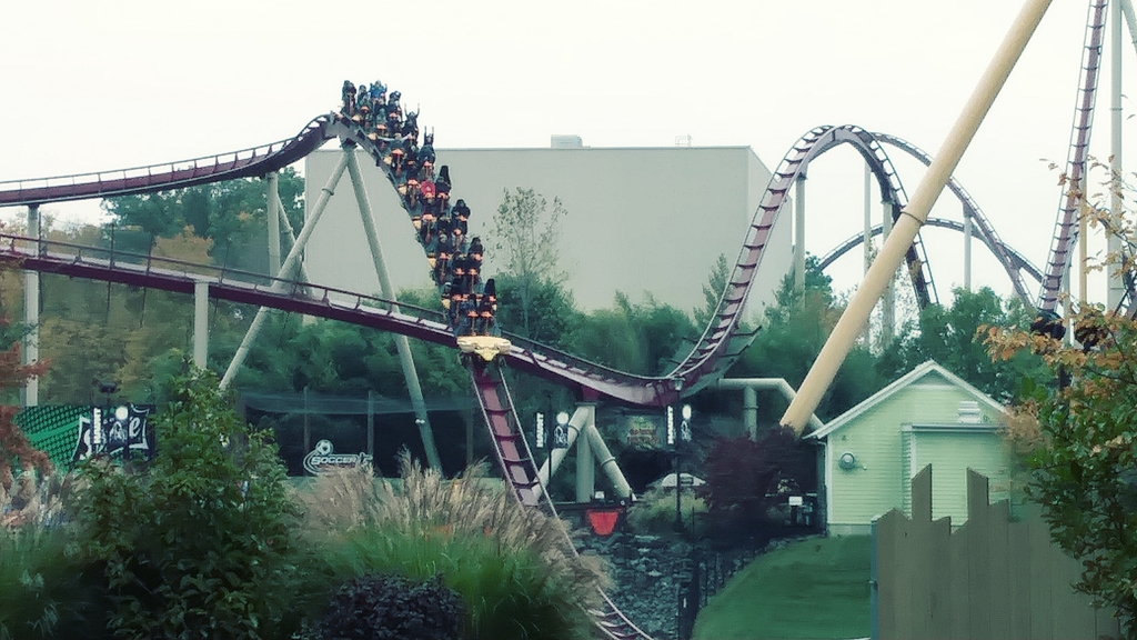 Showdown: Diamondback vs. Nitro – Coaster Critic