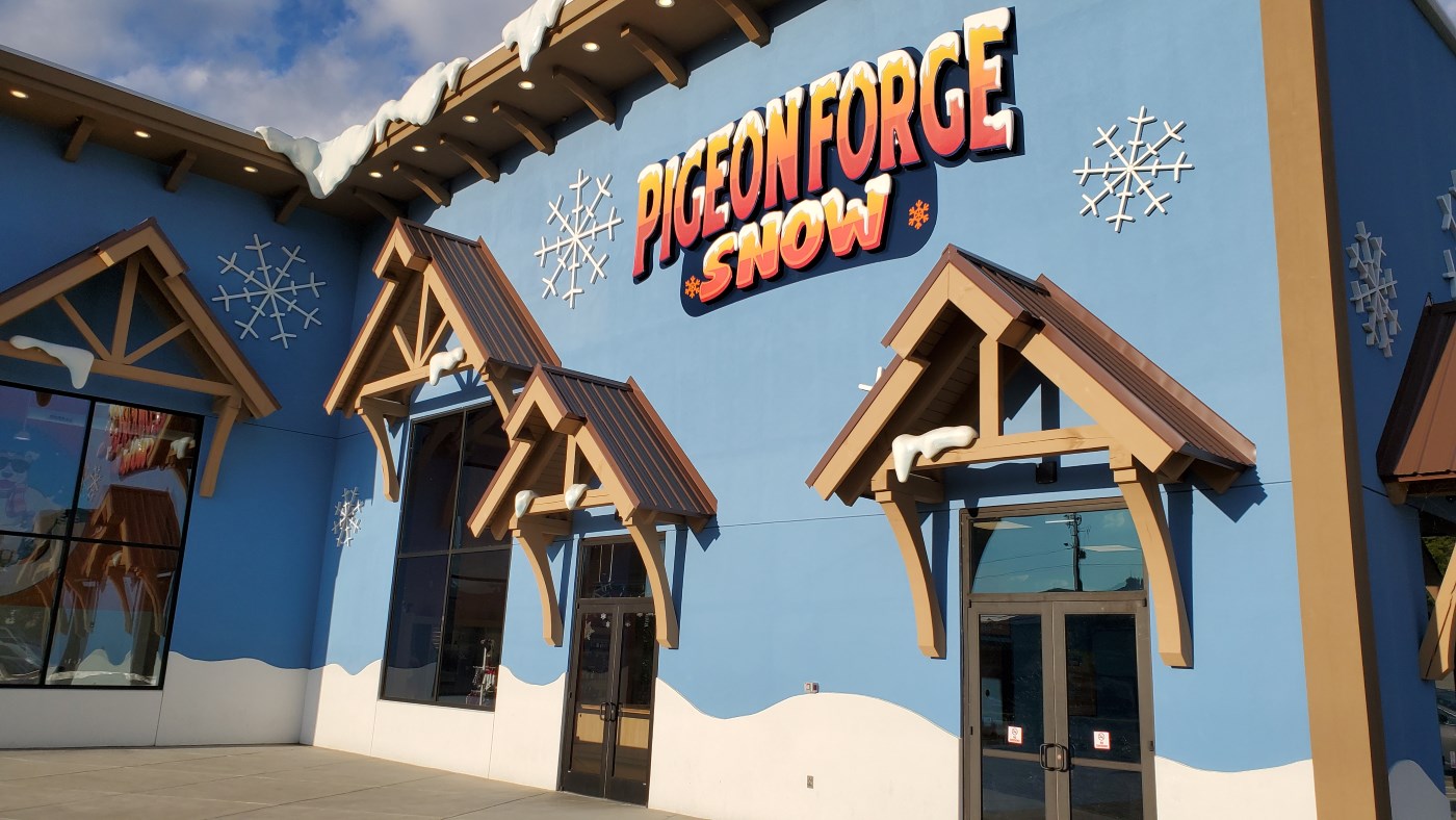 Review: Pigeon Forge Snow | Indoor Snow Tubing – Coaster Critic