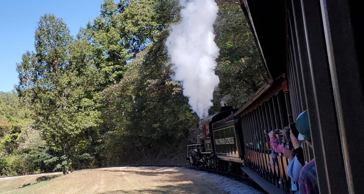 Dollywood Express Train Ride – Dollywood – Steam Engine – Coaster Critic