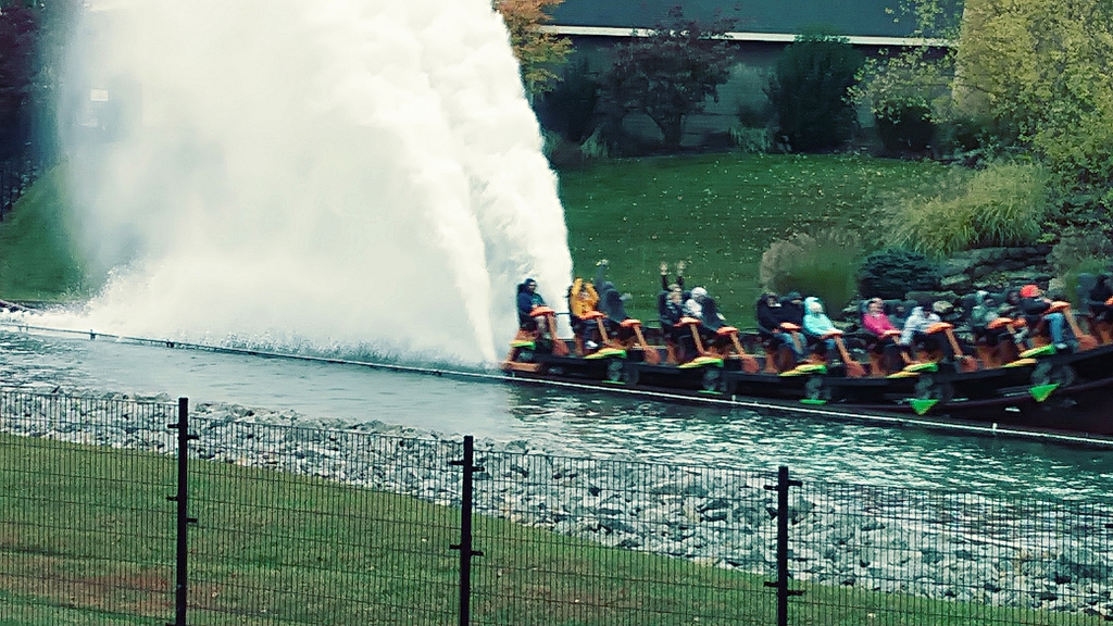 Showdown: Diamondback vs. Nitro – Coaster Critic