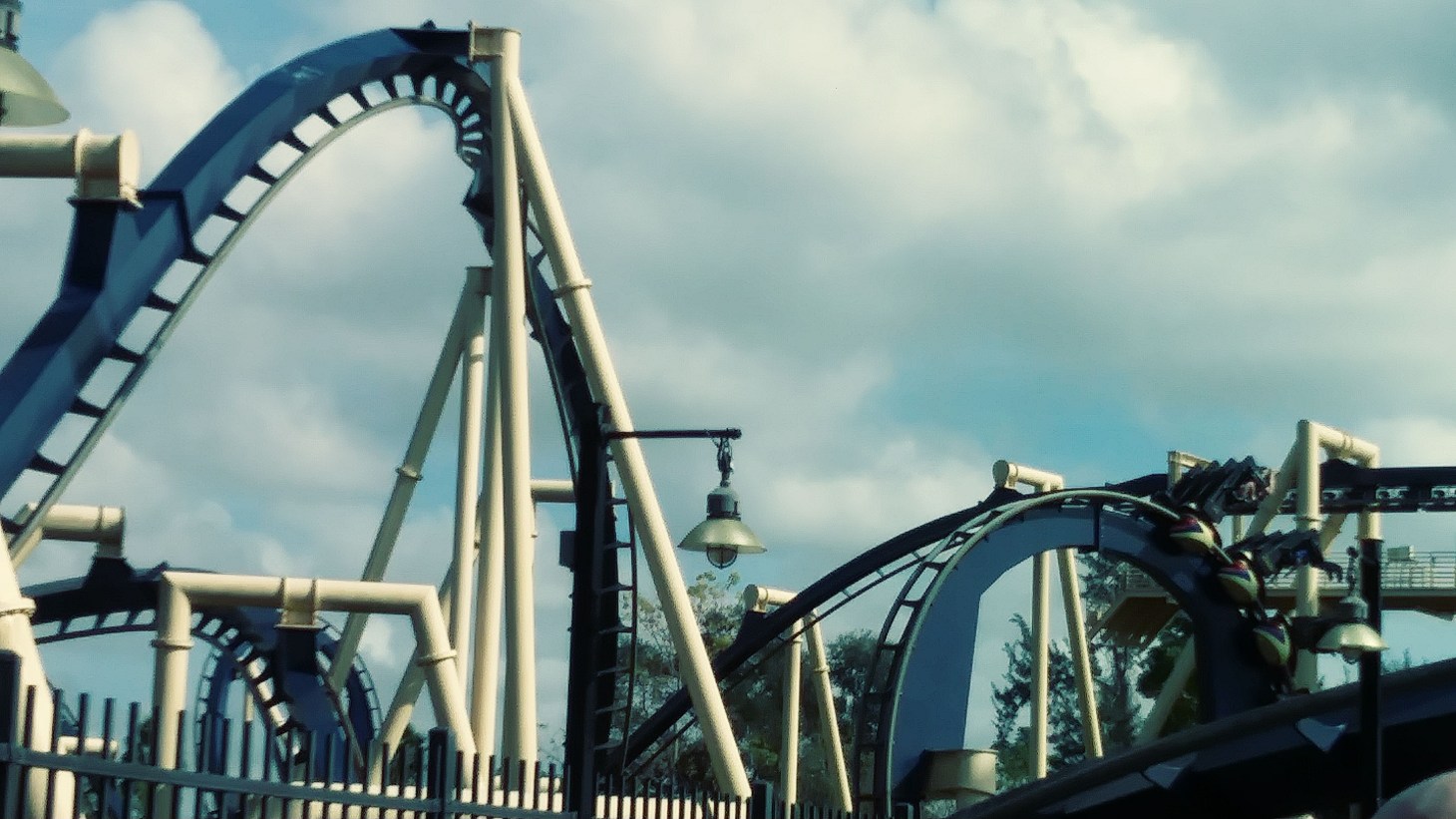 Showdown: Montu vs Banshee – Coaster Critic